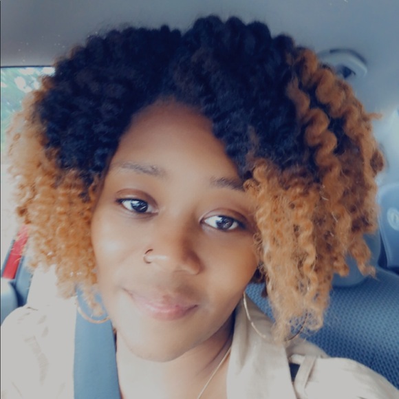 Selina's Closet (@lalinasb) | Poshmark